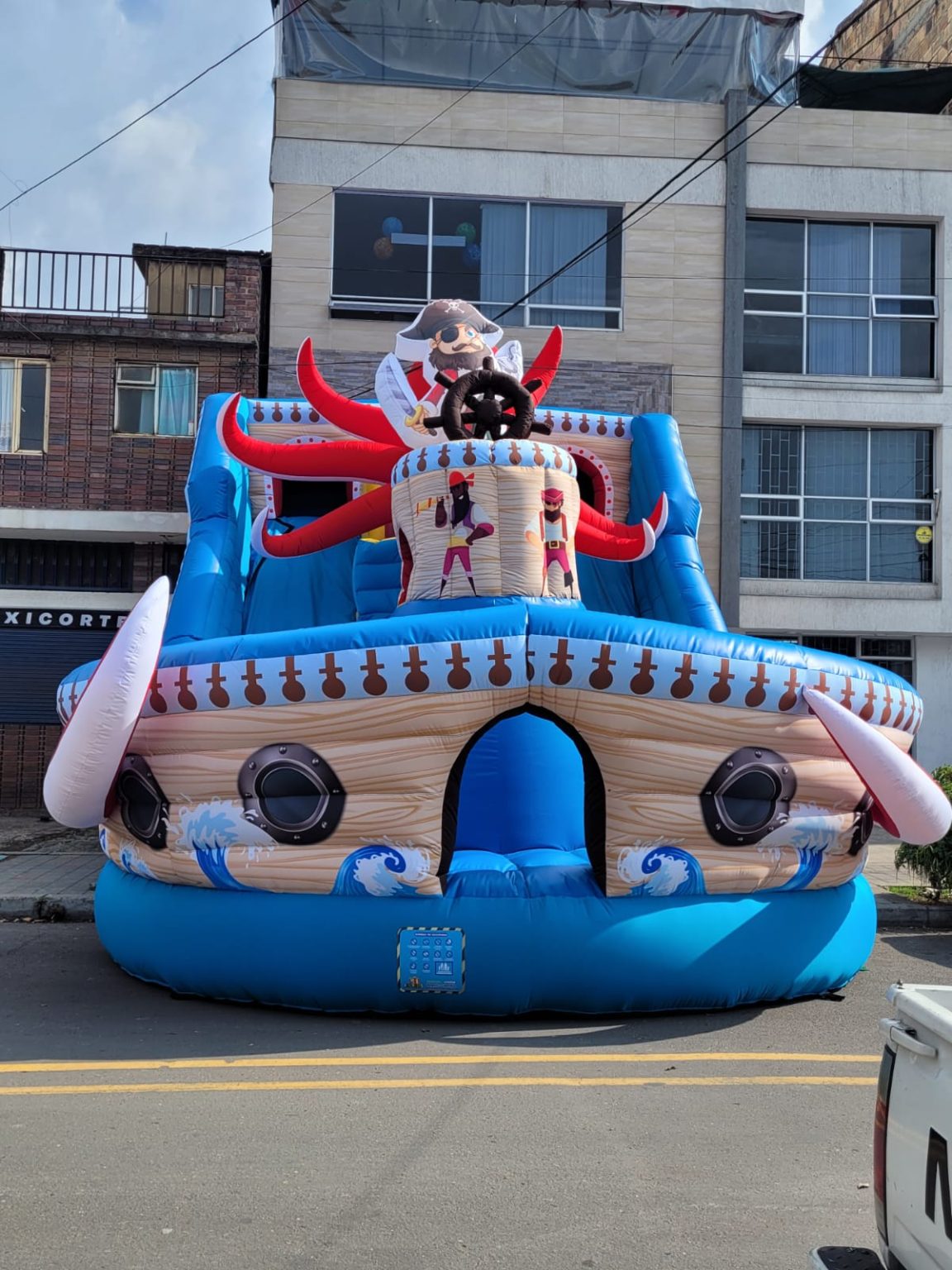 Increíble Inflable Barco Pirata Pulpo - Inflables De Colombia