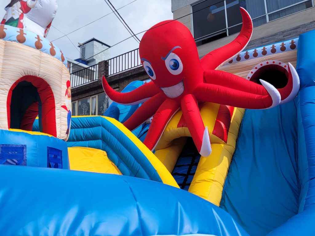 Increíble Inflable Barco Pirata Pulpo - Inflables De Colombia